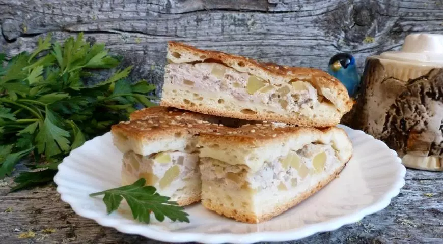 Torta di lievito con carne macinata e patate