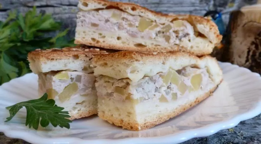 Cucinare la torta di lievito con carne tritata e patate