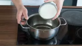 Geleia de groselha com nozes, prepare xarope