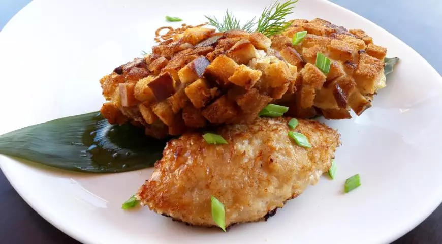 Pozhal Cutlets trong ba phiên bản, công thức từng bước với hình ảnh