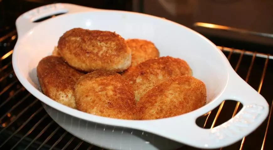 Cutlets Pozhal ó Olga Sutkin, oideas céim ar chéim le grianghraif