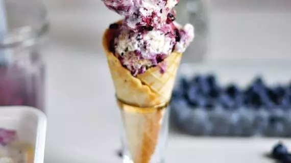 Ice cream tare da dandano na Chrisberry Cheelake, girke-girke-mataki girke tare da hotuna