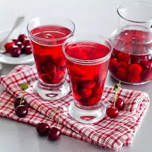 Cherry Compote i en långsam spis, steg-för-steg recept med foton