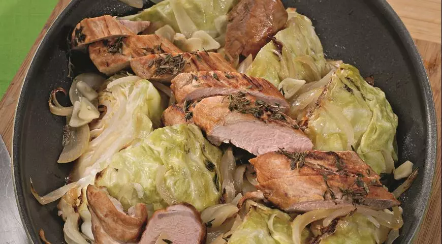 Pork with young cabbage