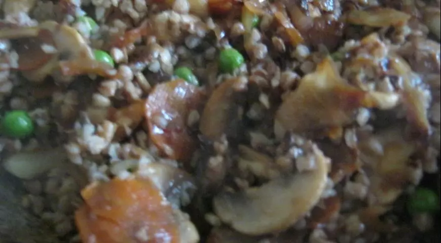 Kopanya buckwheat ka meroho le li-mushroom