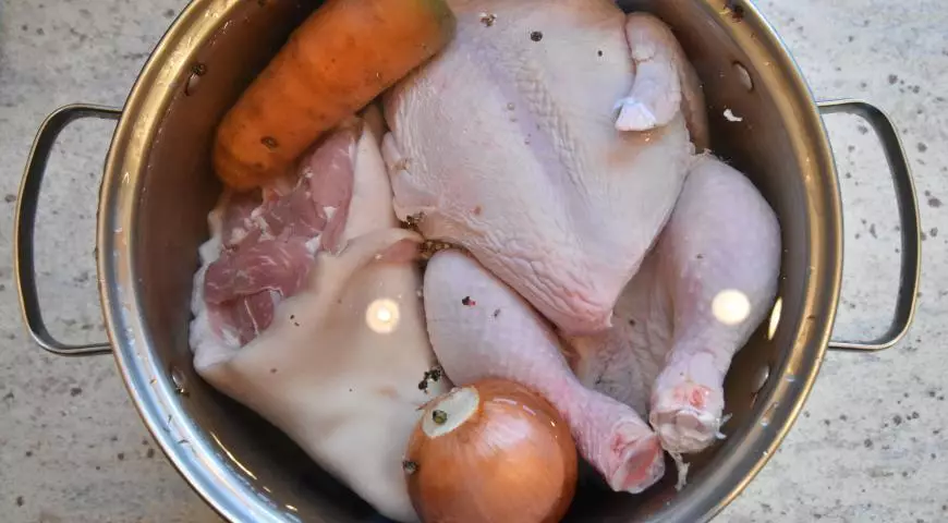 Ibubo ang tubig sa manok ug baboy, ibilin sa daghang oras