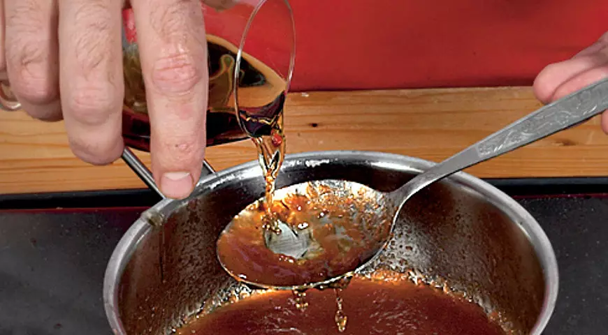 Foto dunha receita: carne de porco con mazás frescas e secas, paso número 10