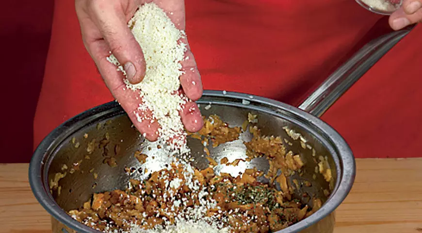 Foto da receita: carne de porco con mazás frescas e secas, número de paso 3