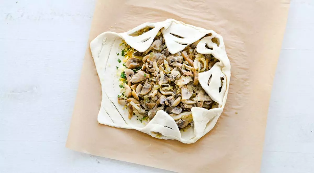 Foto de la Preparado de la Recepto: Puff kun Mushrooms, Paŝo numero 5