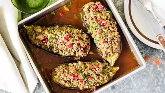 Eggplant le uan spicy, oideas céim ar chéim le grianghraif