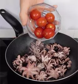 Foto van die voorbereiding van die resep: Salat van seekatte met aartappels, stap nommer 5