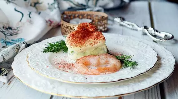 Nebeská omeleta s srdečnými krevetami, krok za krokom recept s fotografiami