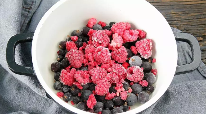 Mix Zutaten fir Kachen Berry Zooss