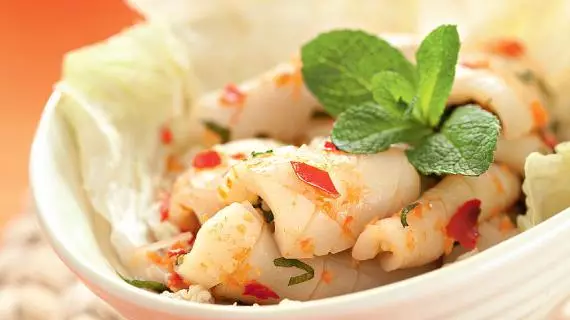 Squid squid salad, usoro nzọụkwụ nzọụkwụ na foto