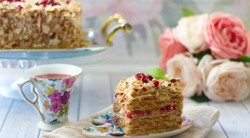 Napoleon mit Vanillepudding und Lingonberry kochen