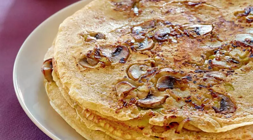 Crêpes aux champignons avec sélectionnés