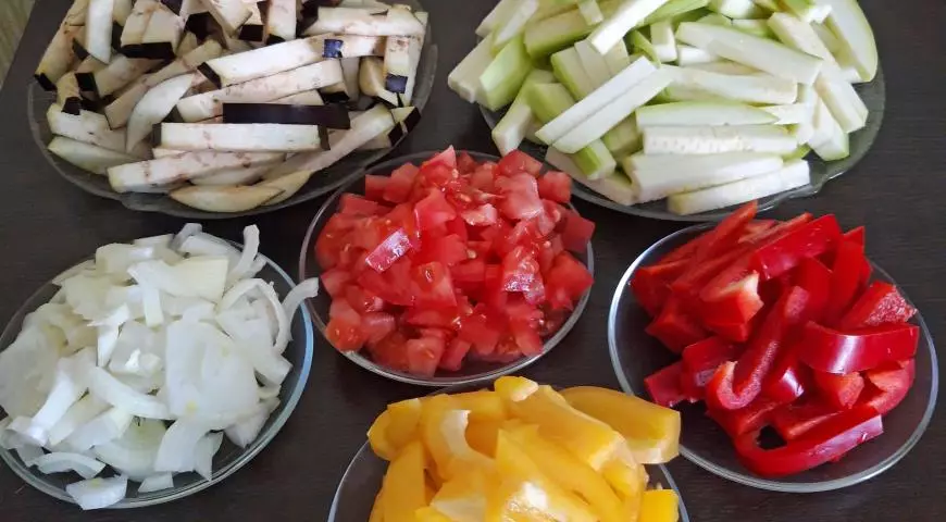 ترڪيب جي تياري جي تصوير: 30 منٽن ۾ وچ اوڀر ۾ ڀا vegetables يون، قدم نمبر 2