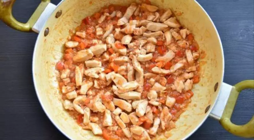 Receita de cozimento de foto: paella com frango e frutos do mar, passo n º 4