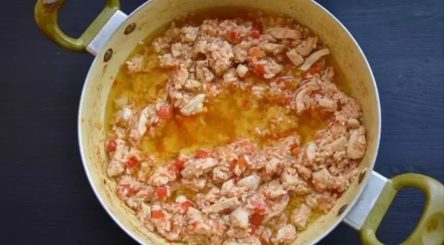 स्टॉक फोटो पाक कला पकाने की विधि: चिकन और समुद्री भोजन के साथ पेला, चरण संख्या 5