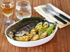 Baked Trout dengan Pieve and Apples, Resep Step-by-Step dengan Foto