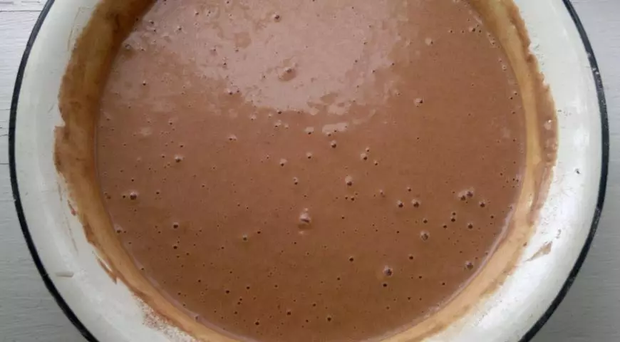 Khoom Daim Ntawv Qhia Ua Noj: Chocolate pancakes nrog chocolate sauce, Kauj Ruam 3