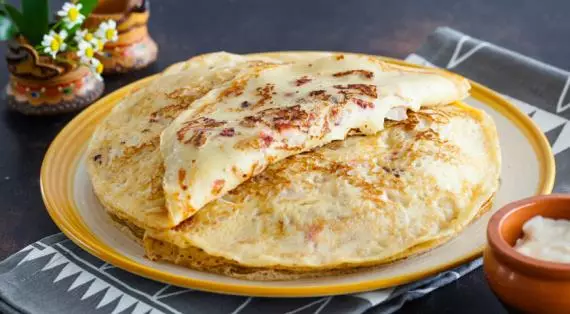 Pancakes dina Kaku sareng ruku sareng cracker, léngkah-léngkah-léngkah sareng poto