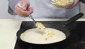 საფონდო ფოთო სამზარეულო რეცეპტი: ბლინები სექტორში კვერცხებიდან და მწვანე ხახვიდან, მეორე ნომრის 5