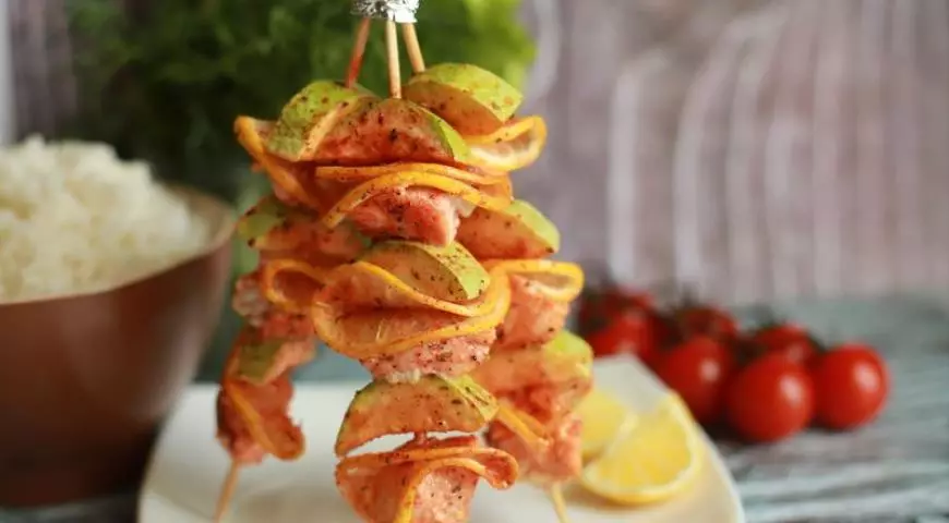 Salmon kebabs, stap-by-stap resept mei foto's