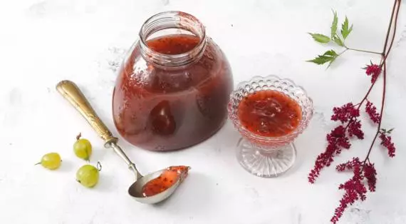 Jam aus der Gooseberry fir de Wanter, Step-By-Bype Rezept mat Fotoen