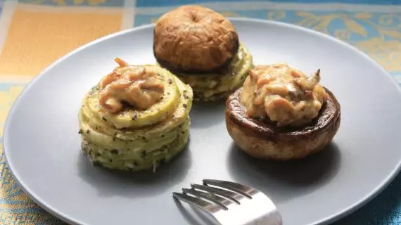 Zucchini kun champignons, paŝo-post-paŝa recepto kun fotoj