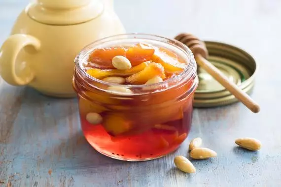 Confiture de pêche avec une recette pas à pas avec des photos avec des photos