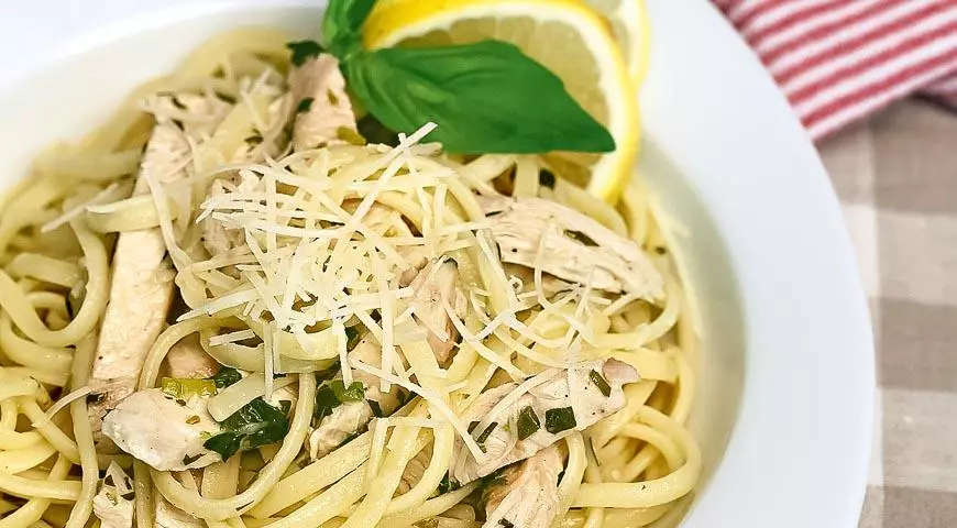 Linguini s piščancem in limonino omako