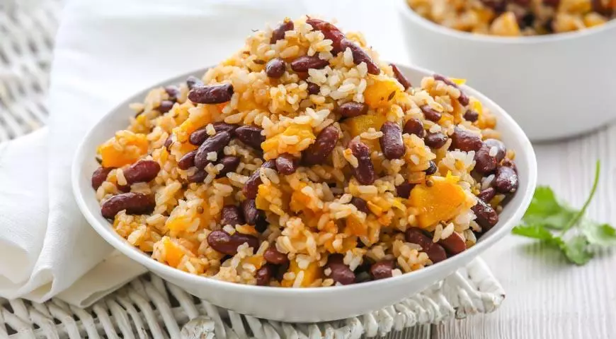 Pilaf with beans and pumpkin