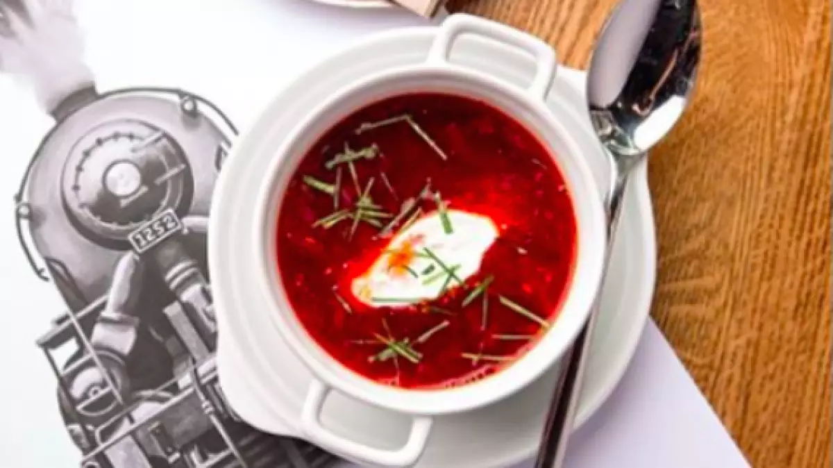 Borsch Chernigov dengan kacang dan daging sapi, resep langkah demi langkah dengan foto