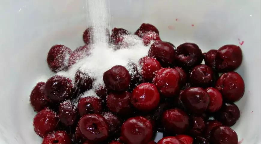 Cherry jatuh gula untuk pembentukan jus