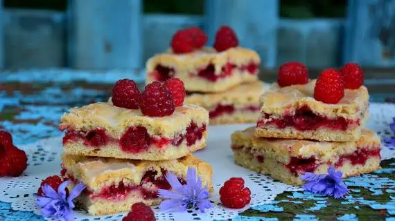 Pliki cookie z zachwytem malin, krok po kroku ze zdjęciami