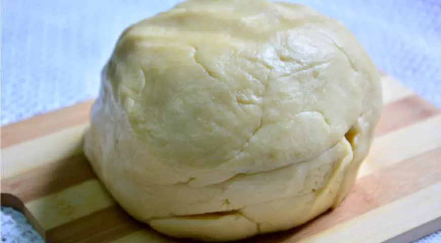 आम्ही कुकीज आनंदासाठी dough मिसळा