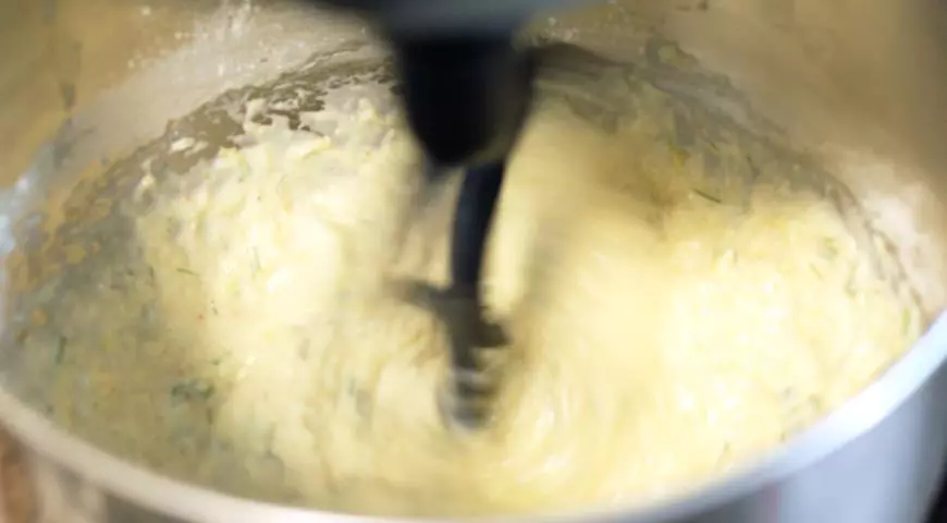 Stock Photo Kochen Rezept: Zucchini Rolle mit Käse und Grüns, Schritt Nummer 2