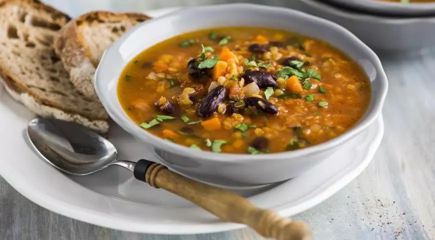 Lentil Zopp mat Bounen. Schrëtt vum Schrëtt Rezept mat Fotoen, praktesch Sich no Rezepter op Gastronom.ru