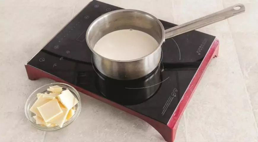 Photo Cooking Recipe: Chocolate Chambella with Cream Middle, Step No. 2