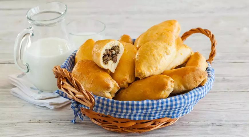 წამოიჭრება რუსული custard patties on საფუარი ღვიძლში