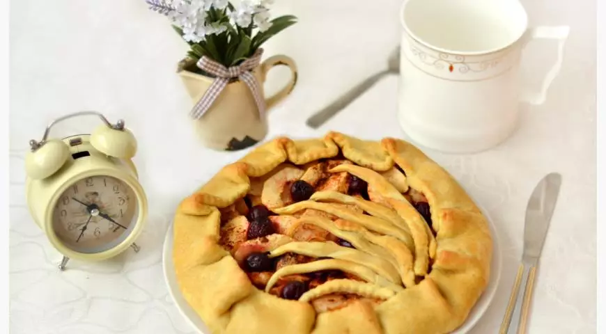 Galley de natillas magra con manzana, cereza y canela.