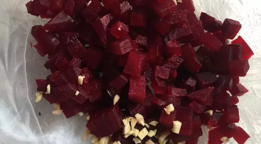 Sied en snije salade beets