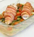 Cuini al forn de pollastre en cansalada, amb formatge de cabra, farigola i verdures