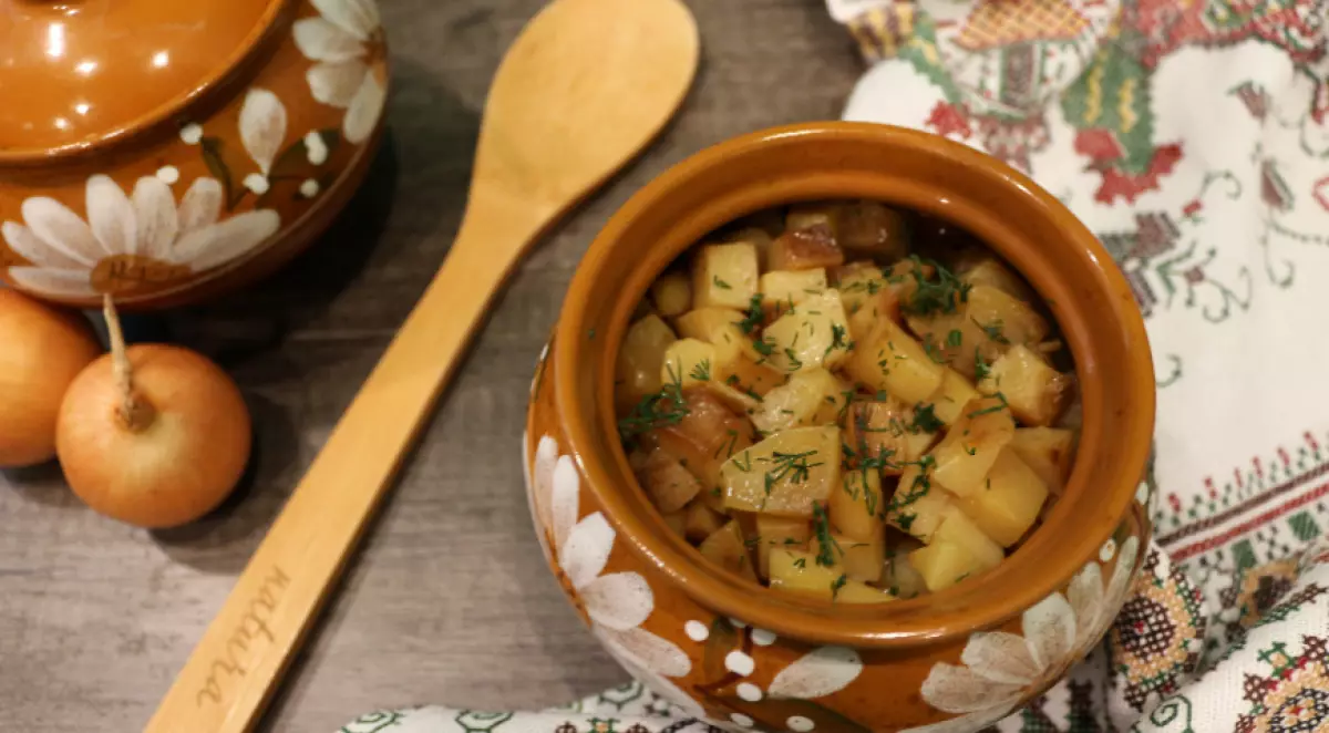 Pork na may patatas sa kaldero