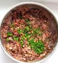 Muab cov txhuam hniav ntau, ntxiv ntsev thiab kua txob, ces vinny vinegar thiab cilantro, pub nrog pomegranate nplej