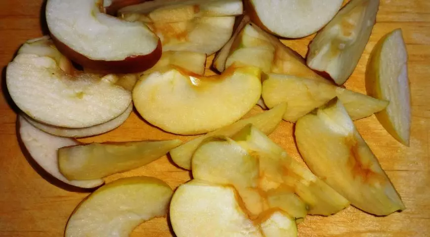 שנייַדן apples