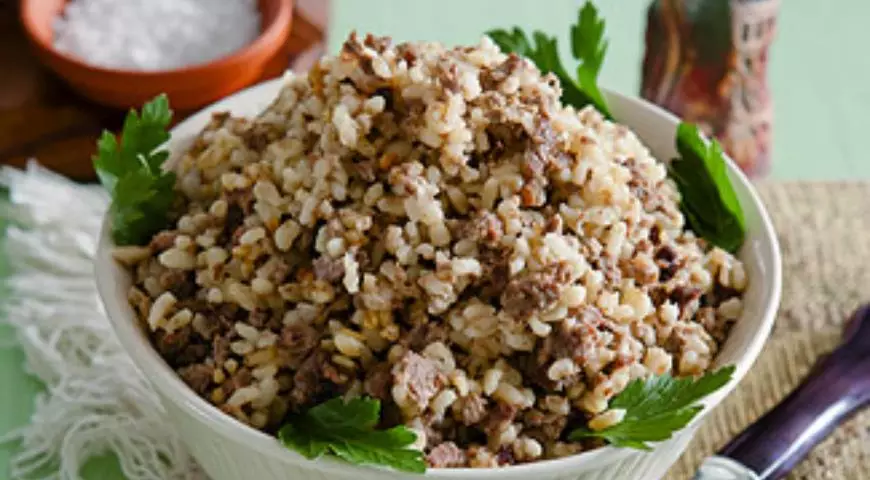 Bulgur ở Lebanon trong một nồi nấu chậm