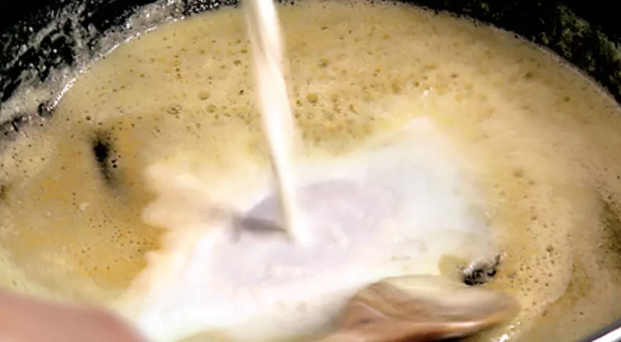 Foto-Kochen Rezept: Milchsauce an Macaronam, Schritt Nr. 2