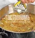 Stock Foto Kuizin Recipe: soup soti nan choukrout ak dyondyon, nimewo etap 6